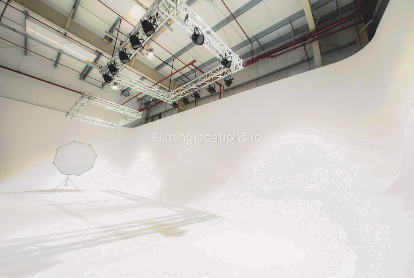 Huge Studio with Three Different Infinity Wall Sizes | Filming Locations