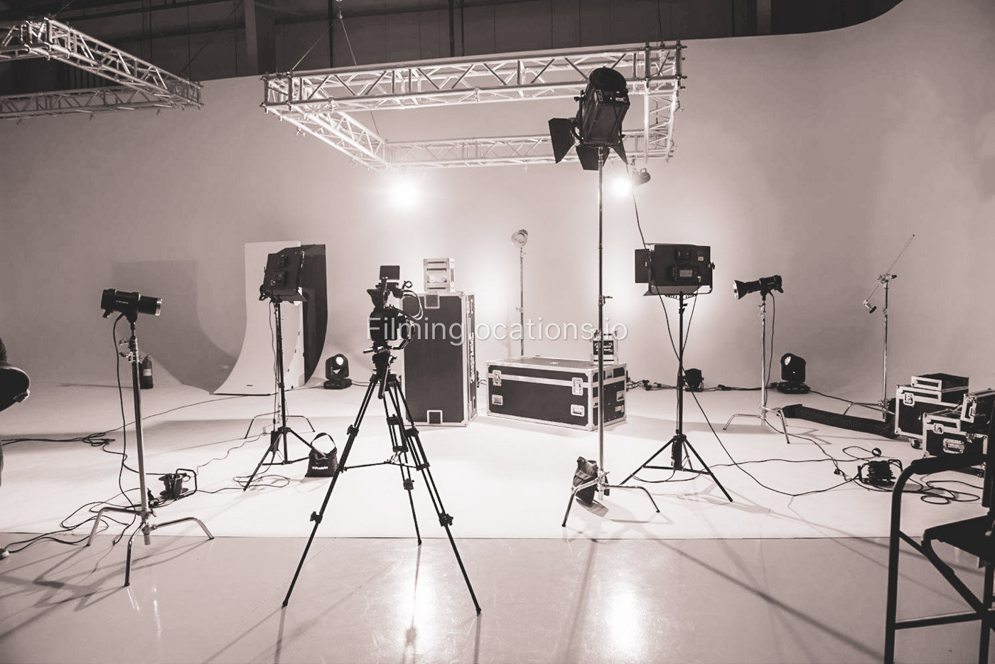 Huge Studio with Three Different Infinity Wall Sizes | Filming Locations